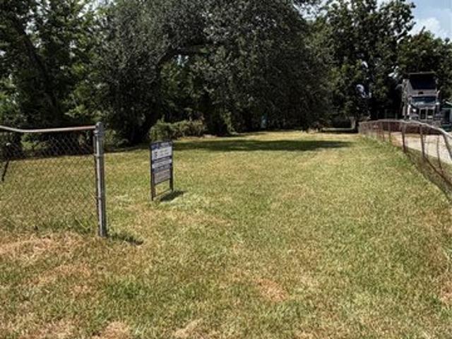 2107 Maryland St, Baytown, TX 77520