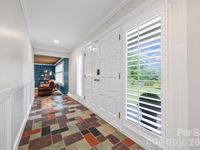 2107 Meadow Lane