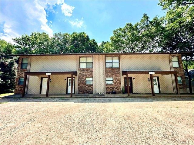 2107 NE Oaks Drive, Fayetteville, AR 72703