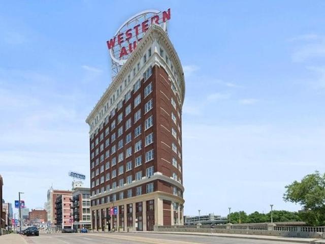 2107 Grand Blvd Apt 909, Kansas City, MO 64108