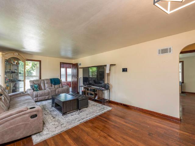 2107 Harriet St