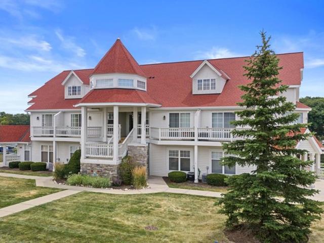 2107 Landings Ln, Delavan, WI 53115