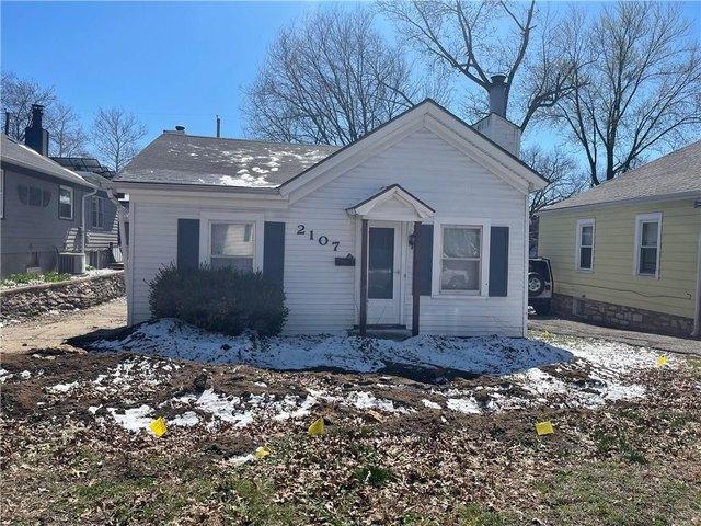 2107 W 48th St, Westwood, KS 66205