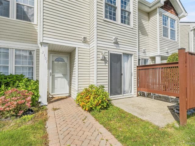 2107 Whispering Hills