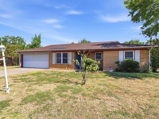 2107 10th St, Mineral Wells, TX 76067