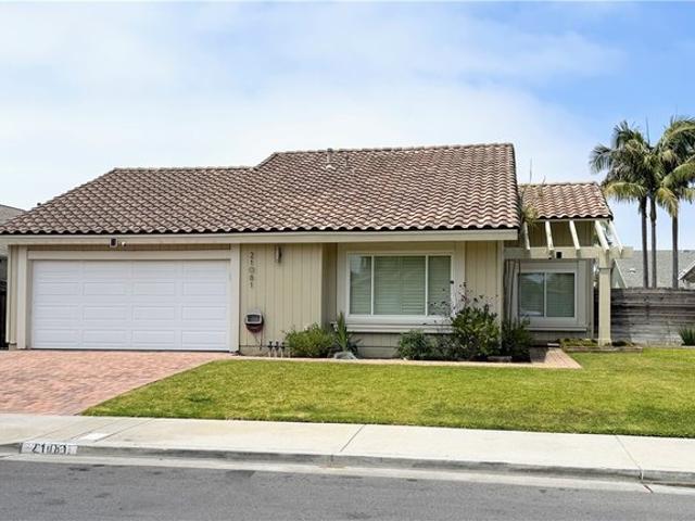21081 White Horse Ln, Huntington Beach, CA 92646