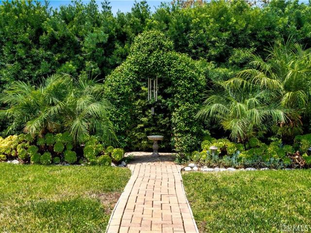 2108 N Rosewood Avenue