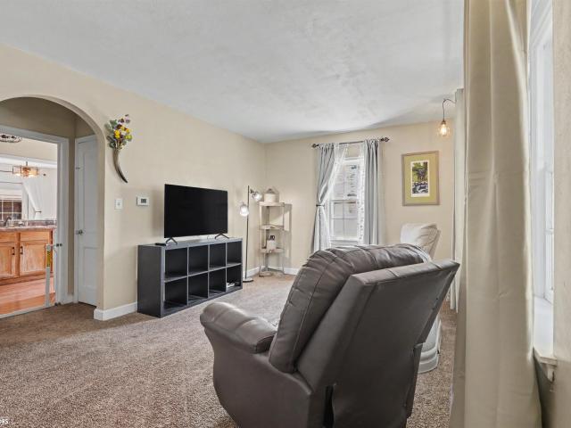 2108 Burlington Ave