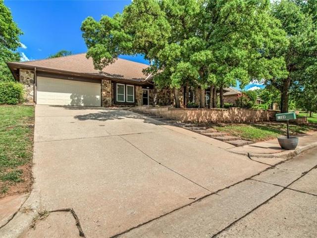 2108 Brookview Ln, Edmond, OK 73034