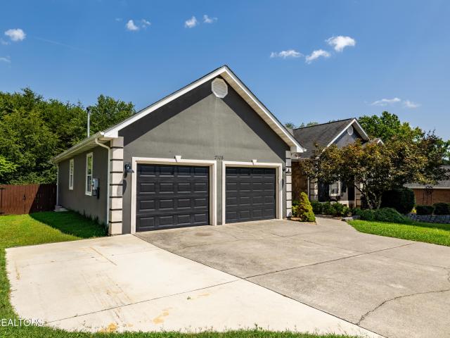 2108 Chas Way Blvd