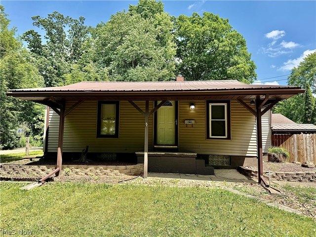 2108 Clermont Ave NE, Warren, OH 44483