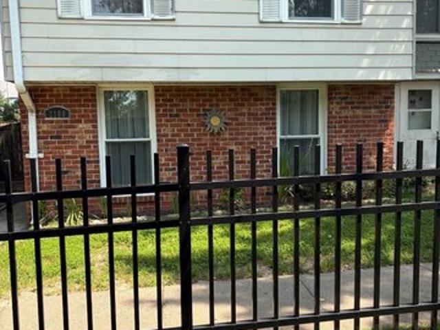 2108 Ferguson Pl, Herndon, VA 20170