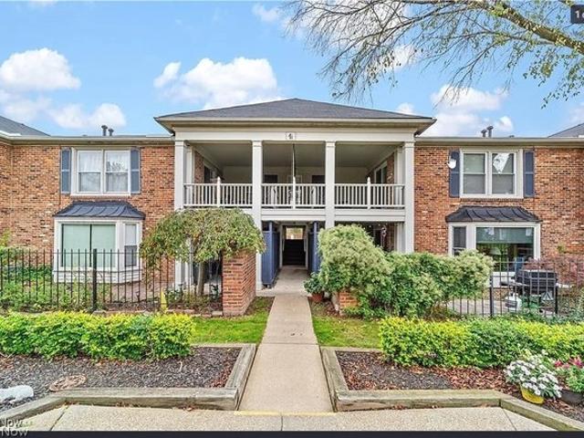 2108 Glouchester Dr, Lyndhurst, OH 44124
