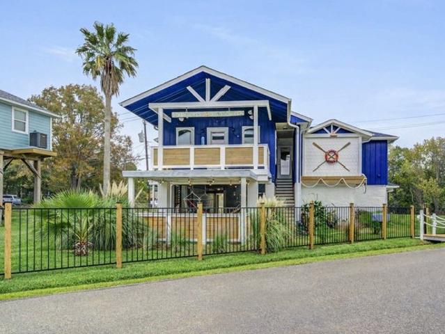 2108 Knollwood St, Kemah, TX 77565