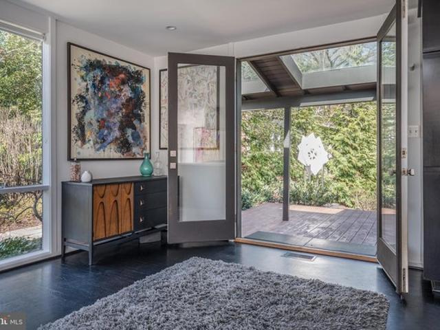 2108 Popkins Ln, Alexandria, VA 22307