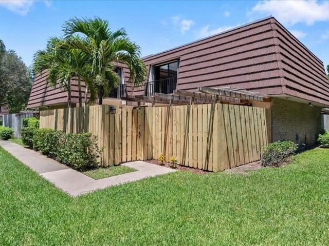2108 21st Ln, Palm Beach Gardens, FL 33418