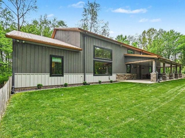 21095 Kern Rd, South Bend, IN 46614