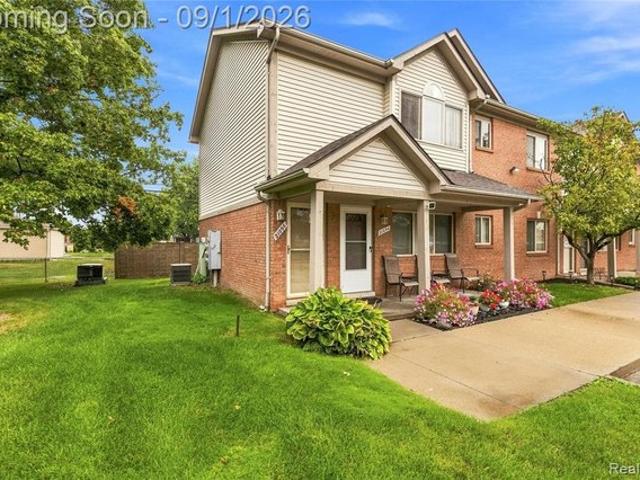 21096 Flora St, Roseville, MI 48066