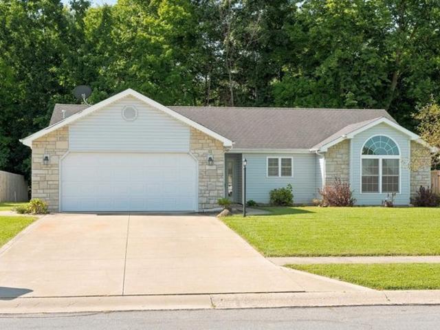 2109 McNair Ln, Auburn, IN 46706