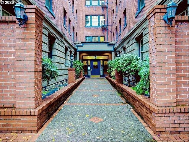 2109 NW Irving St Unit 101, Portland, OR 97210