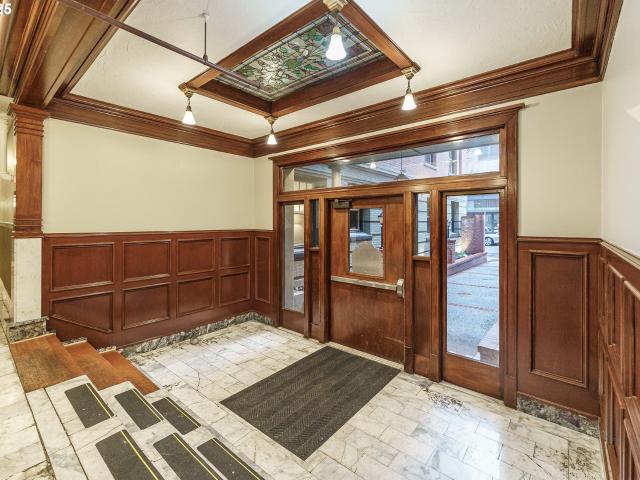 2109 NW Irving St, Unit 114, Portland, OR 97210 | MLS #716824 | Compass