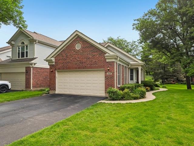 2109 N Charter Point Dr, Arlington Heights, IL 60004