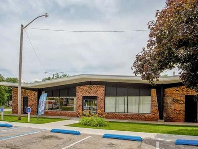 2109 N Abbey Cir, Peoria, IL 61604