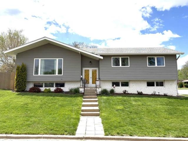 2109 Burleigh St, Yankton, SD 57078