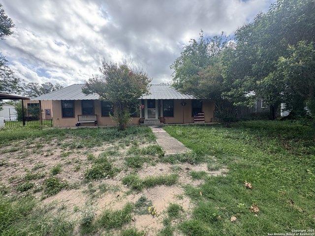 2109 Castro Ave, Hondo, TX 78861