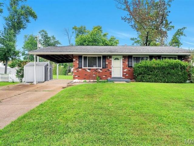 2109 Centurion Dr, Fenton, MO 63026