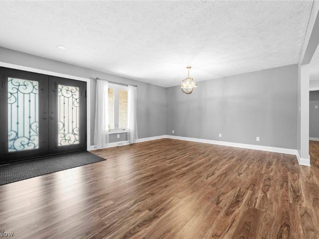 2109 E Pleasant Valley Road