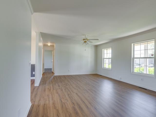 2109 Hollandale Cir
