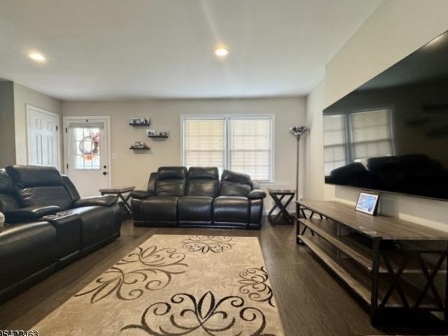 2109 Jamestown Cmn