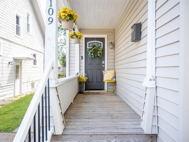 2109 POPLAR Street