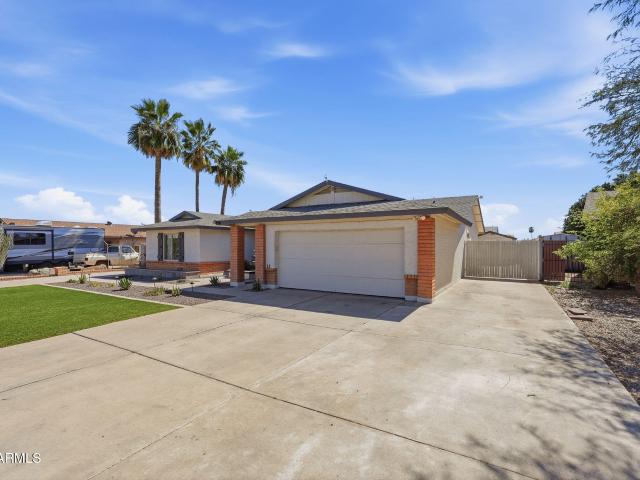 2109 W Oraibi Dr, Phoenix, AZ 85027 | MLS #6998 | Compass