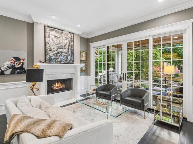 2109 W Sunnyside Avenue