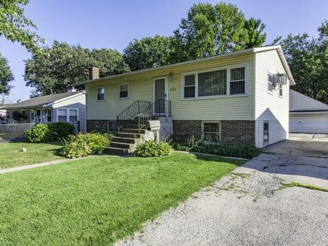 2109 W Pacific Ave, Waukegan, IL 60085