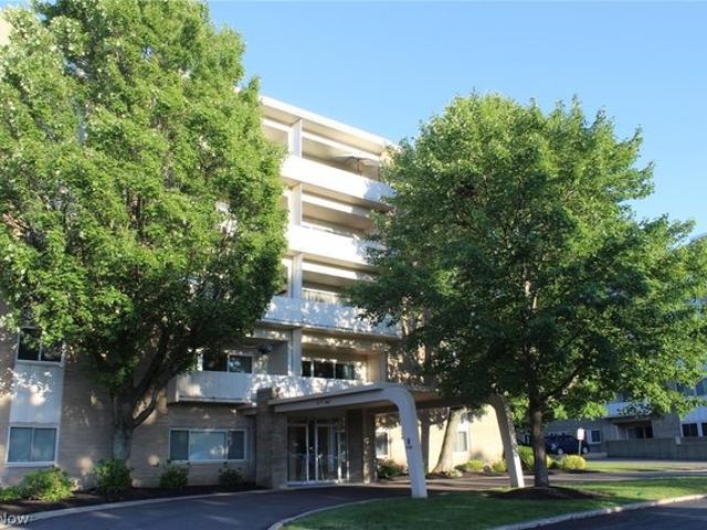 2109 Wooster Rd Unit 48, Rocky River, OH 44116