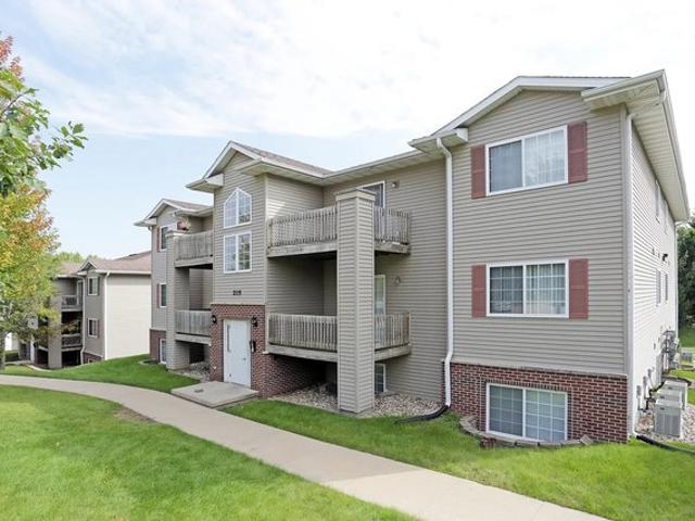 2109 215 th St NW, Cedar Rapids, IA 52405