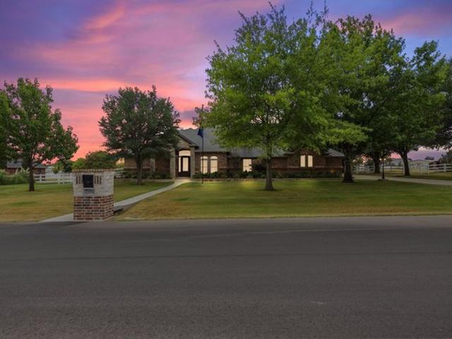 2100 Meadow Springs Dr, Haslet, TX 76052
