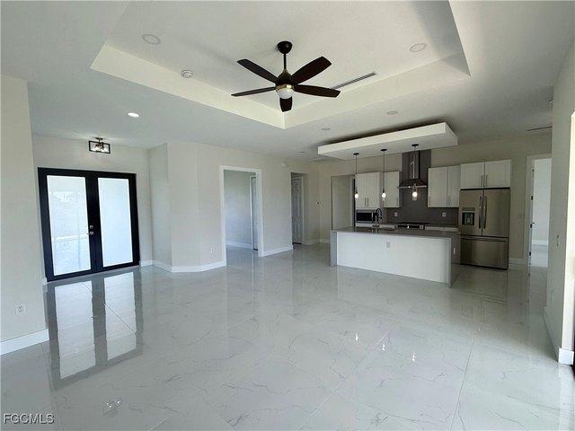 2100 NW 21st St, Cape Coral, FL 33993