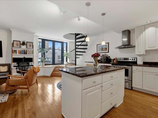 2100 N Lincoln Park West # 3FN