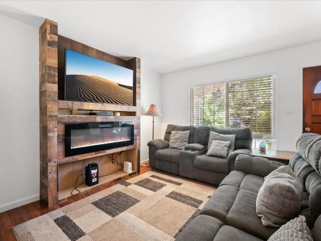 2100 Bowling Green Dr, Sacramento, CA 95825