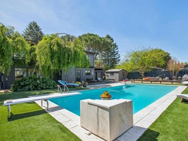2100 Center Rd, Novato, CA 94947