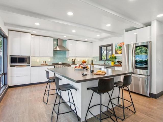 2100 Center Rd, Novato, CA 94947