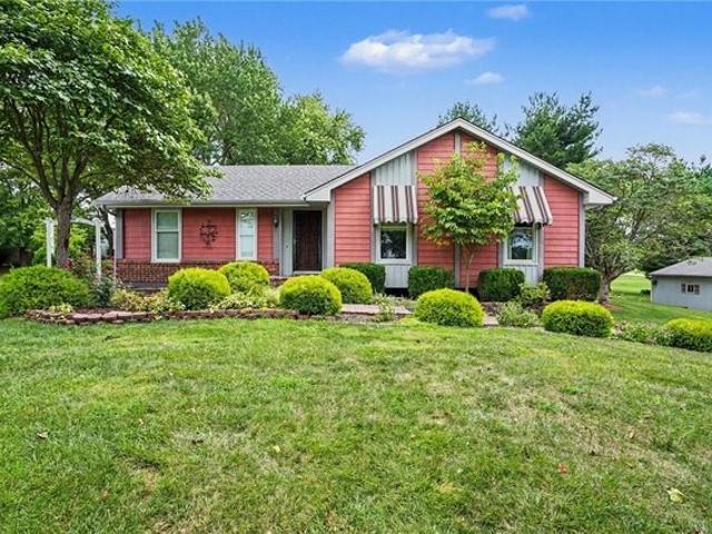 2100 Crescent Dr, Liberty, MO 64068