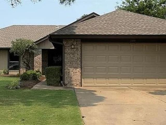 2100 E Sandy Creek Trl, Edmond, OK 73013