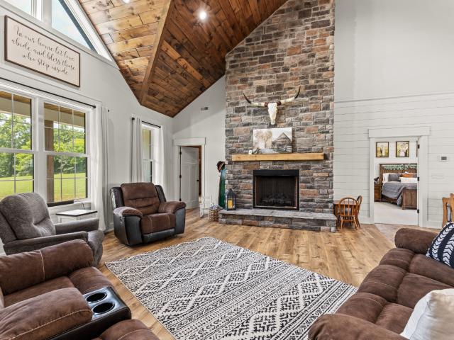 2100 Gamble Hollow Rd