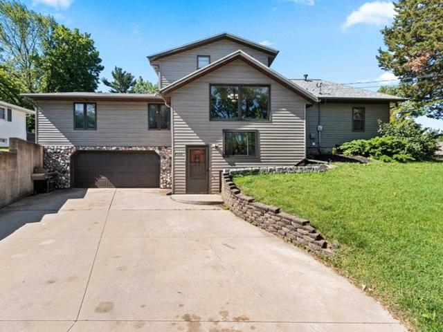 2100 Hillside Ln, Green Bay, WI 54302