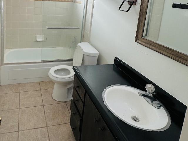 2100 Laguna Cir E